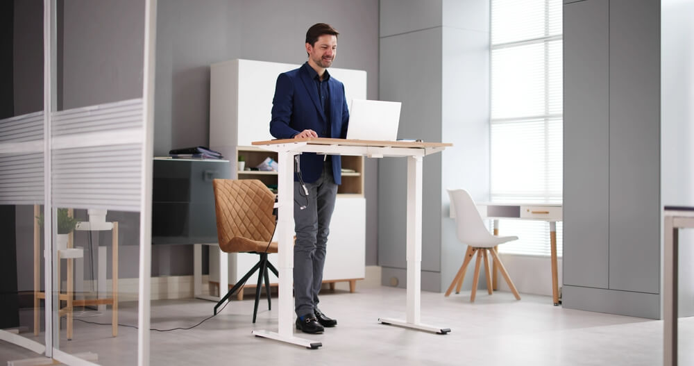 Sit and Stand Desk vs. Standing Desk: Which Is Better for You?